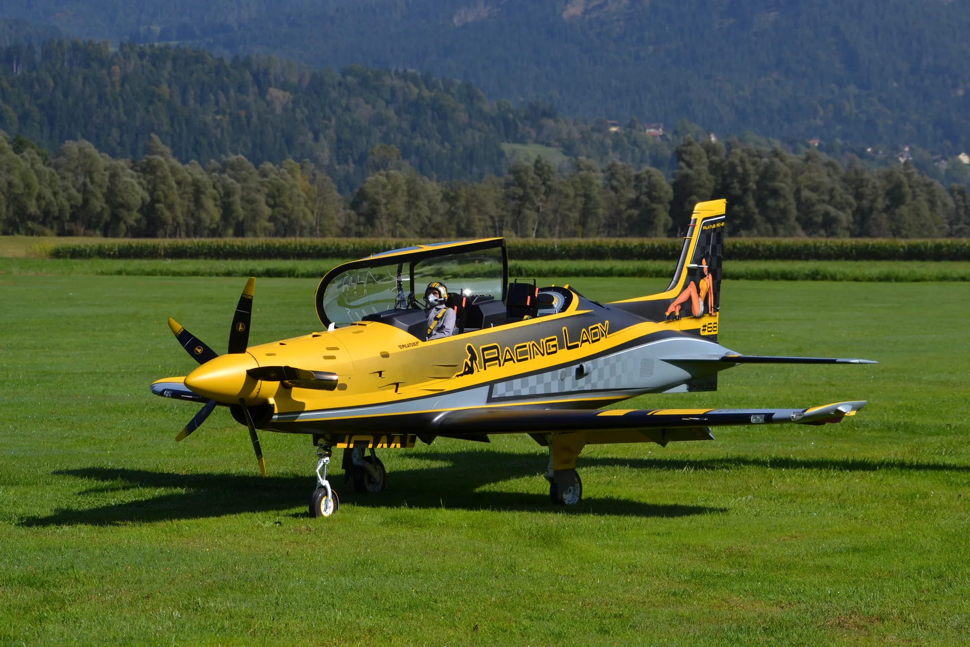 Gallerie PILATUS PC-21 Racing Lady #68 - Finest-RC-Models